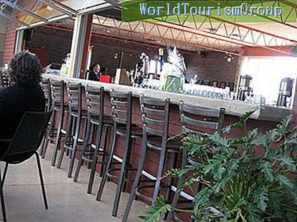 Изменение пищевой сцены на центральном проспекте с восходящими проектами