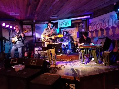 В Беззаботном штате Аризона насладитесь йогой на восходе солнца днем и ...