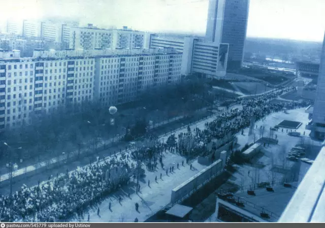 Изменение пищевой сцены на центральном проспекте с восходящими проектами